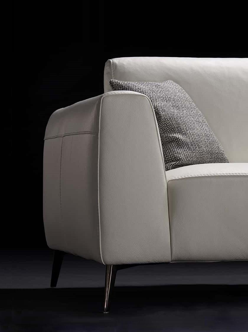 Divano moderno con piedini alti Abbey | DIOTTI.COM