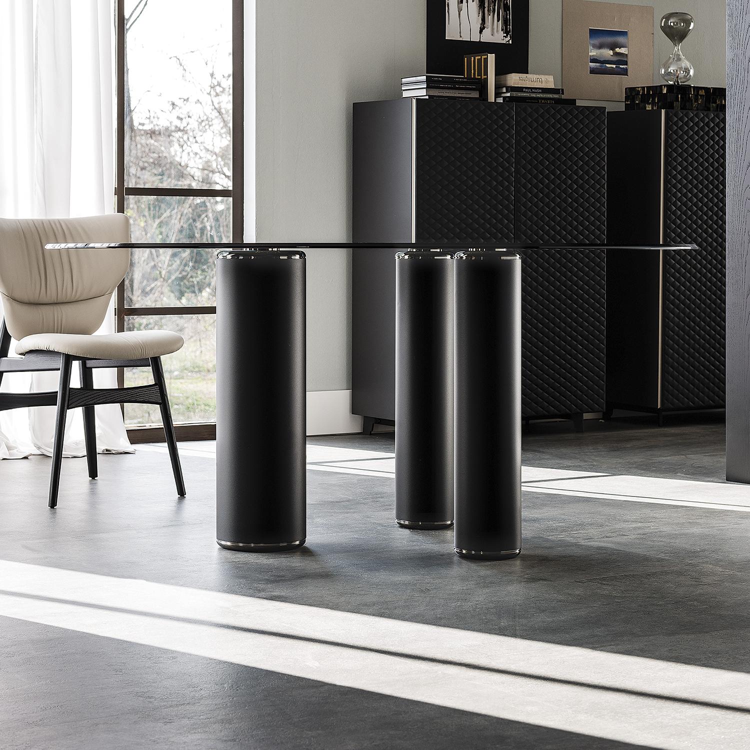 Roll oval table with cylindrical legs by Cattelan | DIOTTI.COM