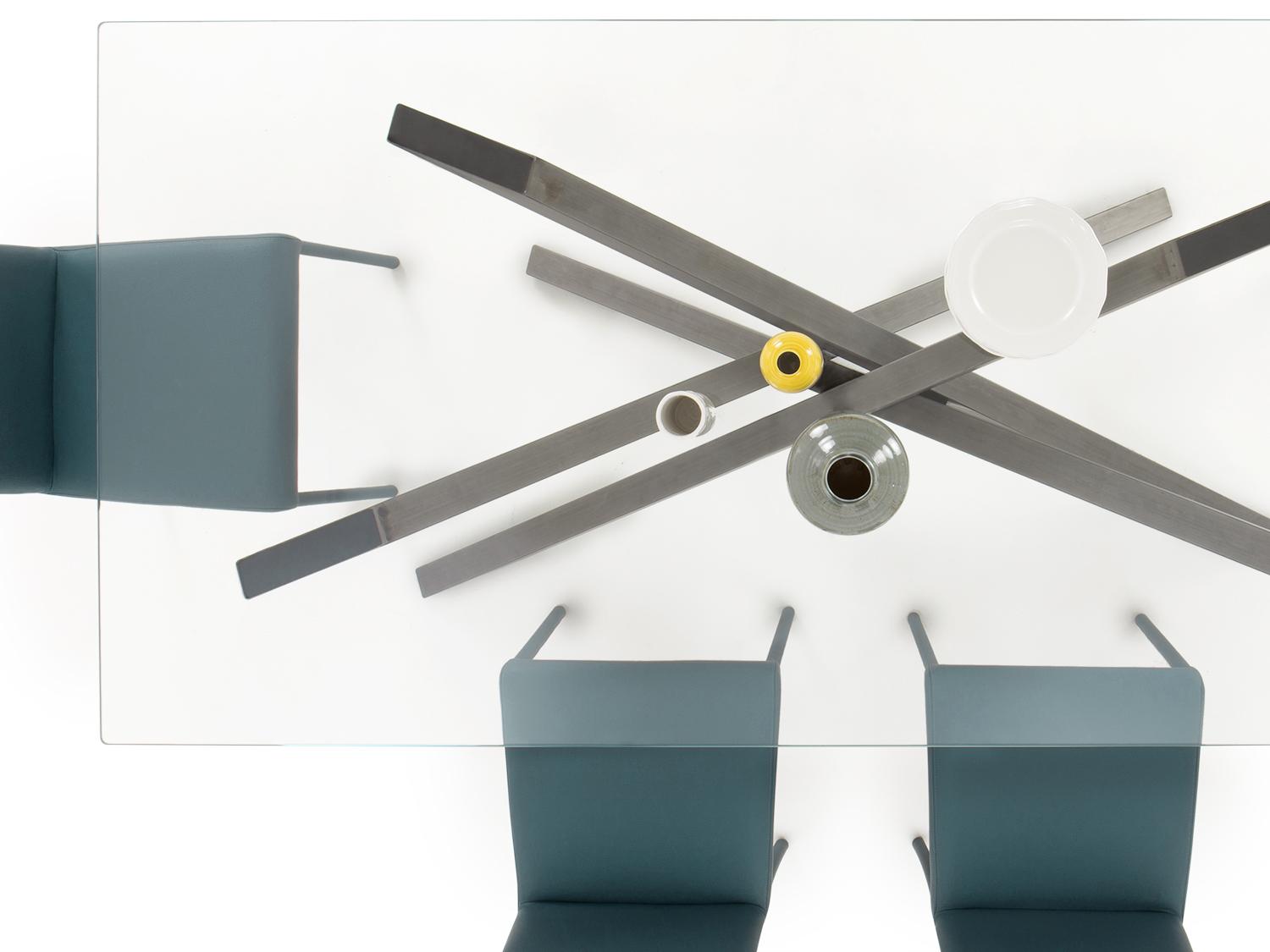 Connor is a bespoke table with crossed metal legs | DIOTTI.COM